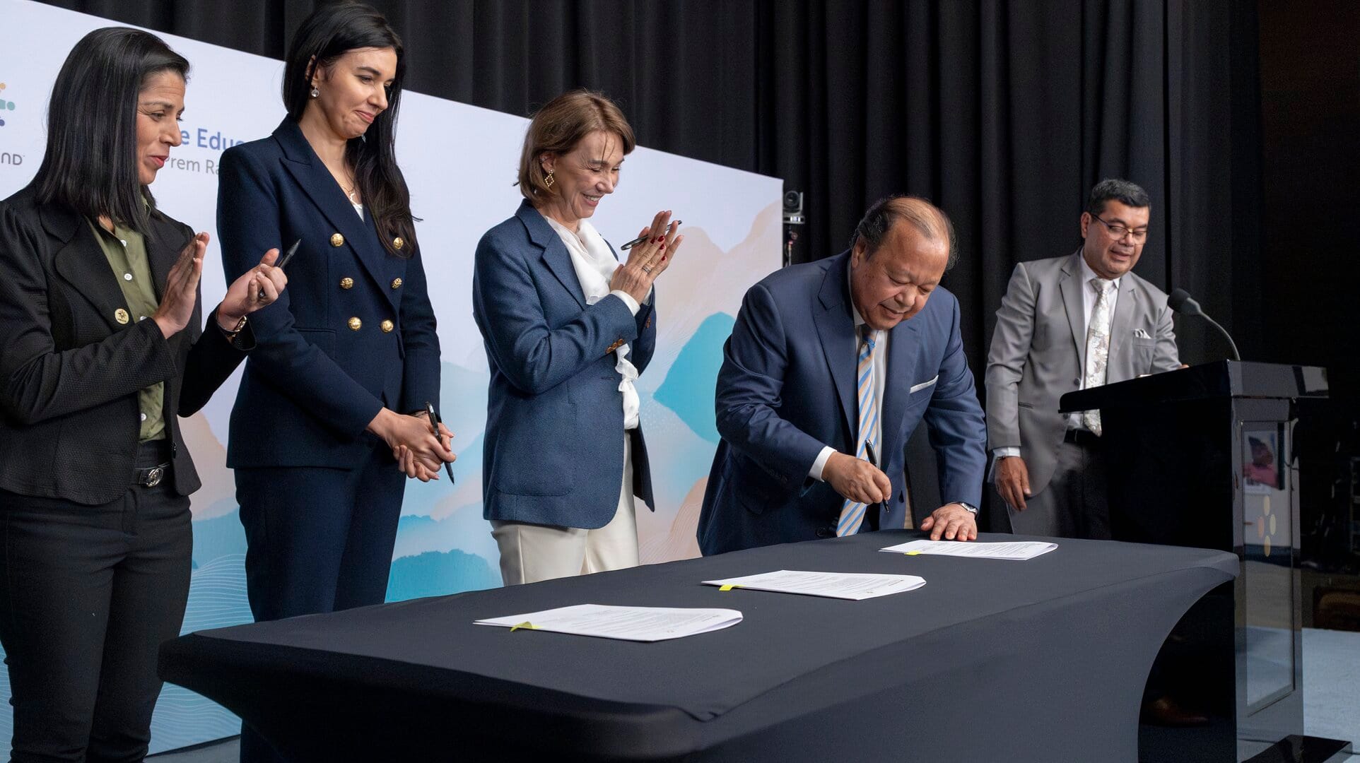 Vea el evento de educación para la paz de Prem Rawat en Costa Rica ...